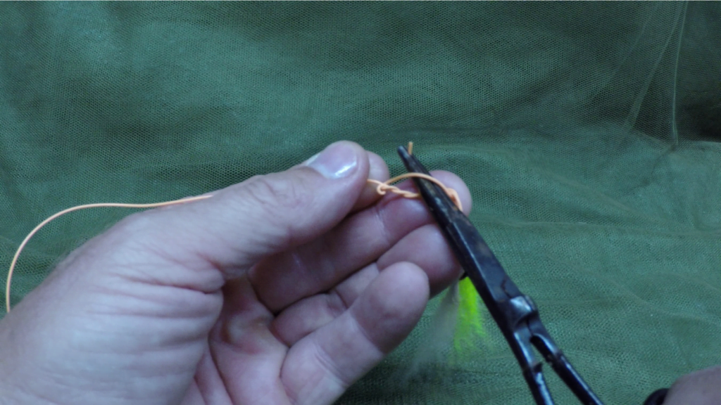 Fishing Knots with Forceps: Tie a fast Improved Clinch Fishing Knot